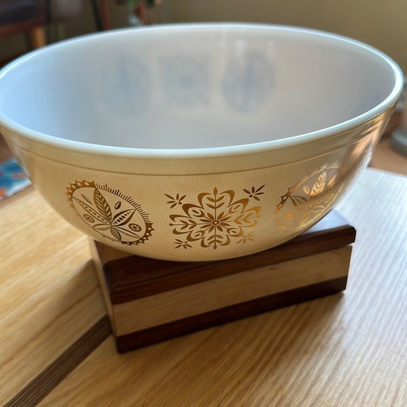 Pyrex | Kitchen | Pyrex Hex 44 4 Quart Vintage Mixing Bowl This Was A ...